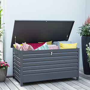 Gartenmöbel für Ihr grünes Wohnzimmer bei Möbel Heinrich entdecken!
